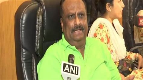 Sameer Wankhedes Father Files Police Complaint Against Nawab Malik