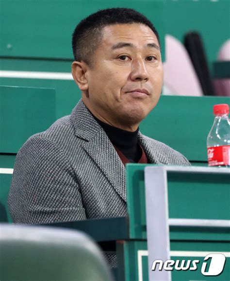 한국시리즈 찾은 박정태 전 코치 뉴스1