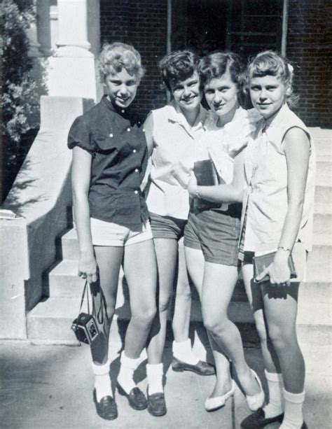 40 Vintage Photos Defined Teenage Girls Styles In The 1950s ~ Vintage