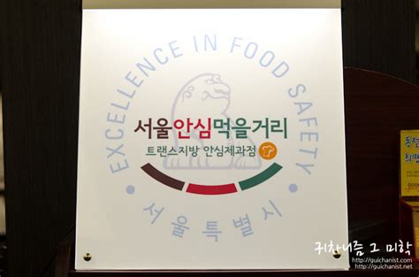 시대의 뒤편으로 사라지는 30년 전통 홍대의 랜드마크 리치몬드과자점 홍대점의 마지막을 새기다