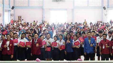 วิทยาลัยการอาชีพไชยา มอบวุฒิบัตรหลักสูตรต่อเนื่องโยงการศึกษาขั้นพื้นฐาน