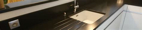 Rehausser la couleur vos plans de travail en granit NOIR satiné Plan