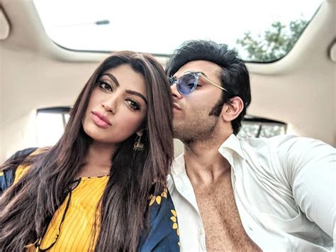 Bigg Boss 13 Paras Chhabras Girlfriend Akanksha Puri Calls It Quits