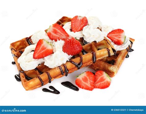 Deliciosos Gofres Belgas Con Crema Batida De Fresa Y Salsa De Chocolate