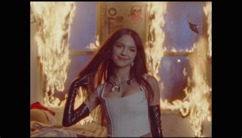 Olivia Rodrigos New Video References The Princess Diaries Ps Fashion