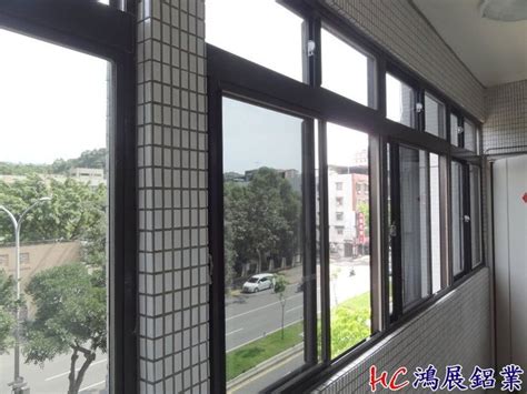 Hc鴻展鋁門窗 陽台氣密窗~陽台凸窗店面門窗外推窗景觀窗固定窗落地門窗玻璃屋雨遮玄關門隔音門通風門隔音窗氣密窗鋁門窗 Yahoo奇摩拍賣