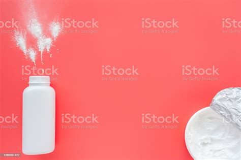 분홍색 배경에 베이비 케어 화장품 평면 상단 보기 텍스트 모형을위한 복사 공간 트렌디 한 배경 신생아 소녀의 위생 0명에 대한 스톡 사진 및 기타 이미지 Istock