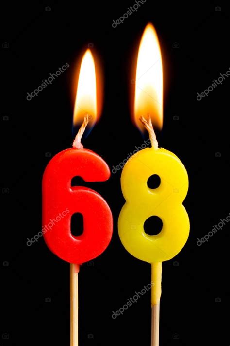 Velas Ardientes En Forma De 68 Sesenta Y Ocho Números Fechas Para