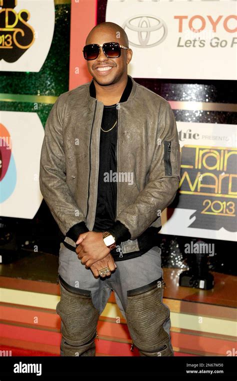 Singer Raheem Devaughn Arrives At The 2013 Soul Train Awards At The