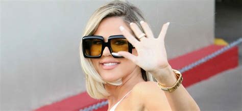 Khloé Kardashian Gives Her Fans ‘jaw Drops In New Swimsuit Snaps