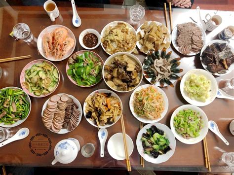 南方年夜饭vs北方年夜饭，一眼分辨地域，网友：差别真大，长见识菜品