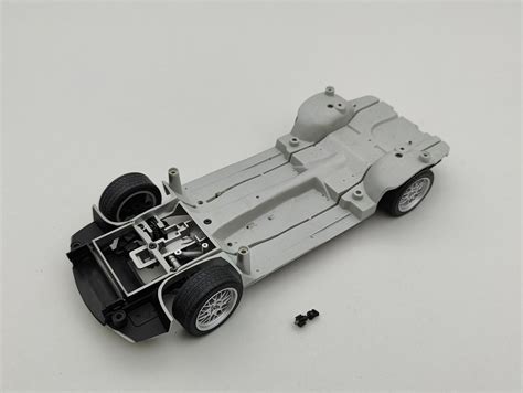 Nissan Skyline Gt R R32 V Spec Ii Silver Chassis Autoart Spares