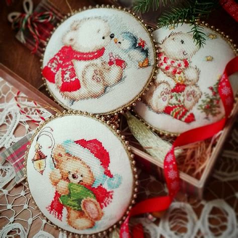 Елочная игрушка Новогодний медальон с Мишкой в интернет магазине на Ярмарке Мастеров Елочные