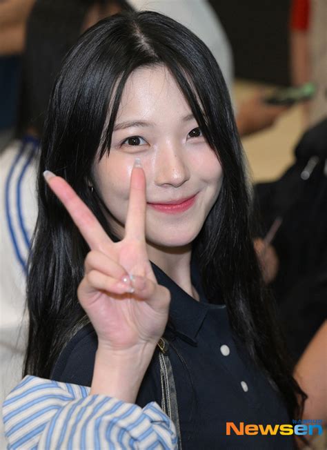 프로미스나인 백지헌 상큼한 입국 브이 [포토엔hd]