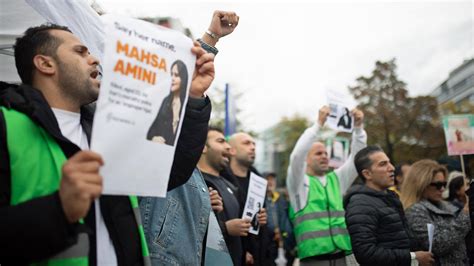 Iran Proteste Frauen Verbrennen Kopftücher Salzburgorfat