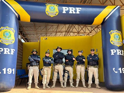 PRF realiza Cinema Rodoviário em Cristalina GO Polícia Rodoviária Federal