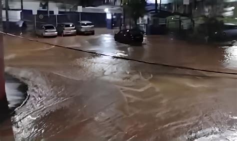 Chuva Intensa Deixa Ruas Alagadas E Causa Grandes Transtornos Em Pouso