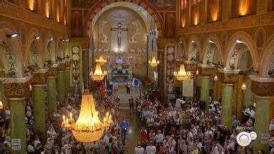 Bom Dia Cidade Rio Preto Basílica de Rio Preto recebe fiéis no dia