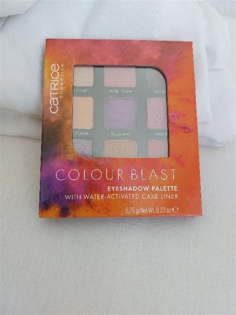 Catrice Colour Blast Eyeshadow Palette With Water Activated Cake Liner