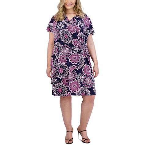 Signature By Robbie Bee Plus Womens Printed Short Wrap Dress