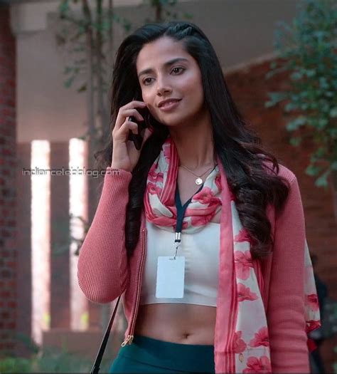 Meenakshi Chaudhary Telugu Khiladi 2 Hot Navel Hd Caps Indiancelebblog