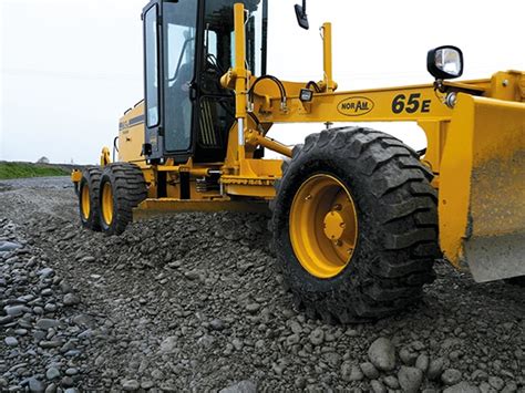 Review Noram 65e Compact Grader