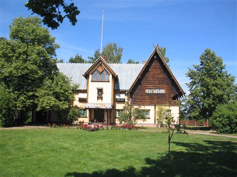 Images Gratuites arbre herbe pelouse villa maison bâtiment été chalet arrière cour