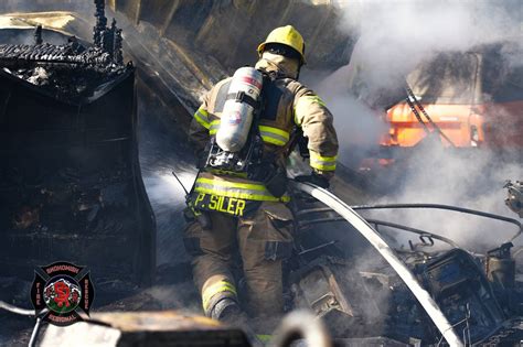 Snohomish Regional Fire And Rescue Battle Garage Fire For An Hour In