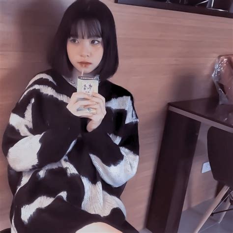 Yn11ss Instagram Girl Coding