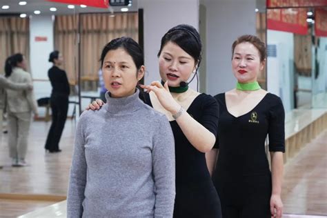 南昌市妇联2024年“洪城巾帼悦享生活”优雅礼仪走基层活动启动澎湃号·政务澎湃新闻 The Paper