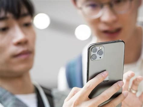 Government Officials In China Cannot Use Iphones ચીનમાં સરકારી