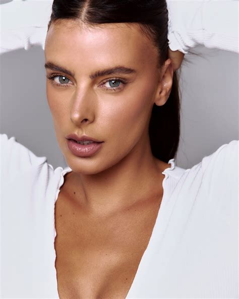 Juliana Ninin Lequip Model