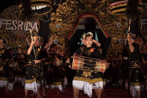 DESA BANJARASEM MENGIKUTI LOMBA BALEGANJUR PADA ACARA FESRIDA Ke Website Desa Banjarasem