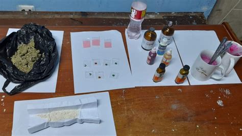 Callao Policía captura a mujer que pretendía ingresar panetón con drogas a centro penitenciario