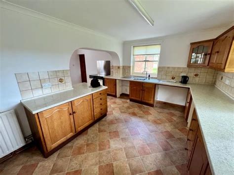 Low Farm Thacker Bank Theddlethorpe 5 Bed Detached House £1 200