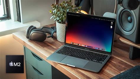 M2 MacBook Pro 13" - Unboxing & First Impressions (2022) - YouTube