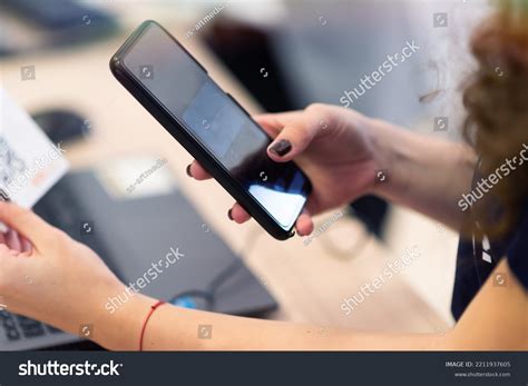 5 382 Person Scanning A Qr Code Images Stock Photos Vectors Shutterstock