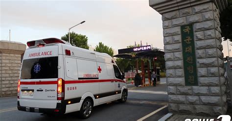 국군대전병원에 도착한 청해부대 장병 탑승 구급차