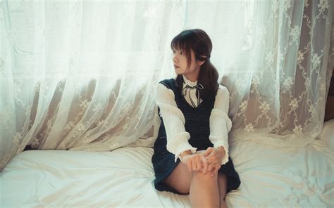 壁紙 素敵な中国の女の子、ベッド、カーテン 5120x2880 Uhd 5k 無料のデスクトップの背景 画像