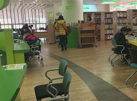 책 읽어주는 게 자원봉사라고