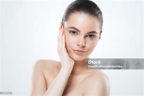 여자 피부 얼굴 아름 다운 건강 한 피부 관리 여성 초상화 화장 자연 스러운 메이크업 젊은 아름다움 모델 흰색 절연 하지 않고