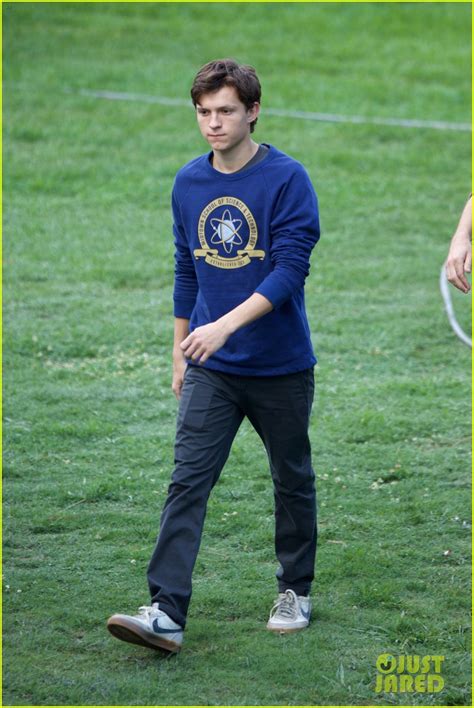 Tom Holland Wears School Sweatshirt On Spider Man Homecoming Set