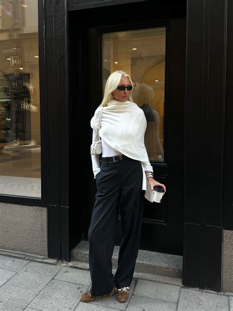 Sneakers E Pantaloni Eleganti In 8 Outfit Comodi E Chic Vogue Italia