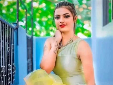 ರಕಶ ಅಡಗ ಸನ ಗಡ ಮಸತ ಪರಟ ಟಕ ಟಕ ಸಟರ ಜತ ಪರತಯಲಲ ಬದರ ರಕ Sonu Gowda