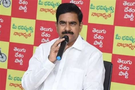 తల్లిని చూసేందుకు వస్తే అరెస్ట్ చేస్తారా దేవినేని ఉమా ప్రత్తిపాటి