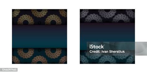 Template Kartu Pos Dengan Warna Hijau Gradien Dengan Pola Emas Vintage