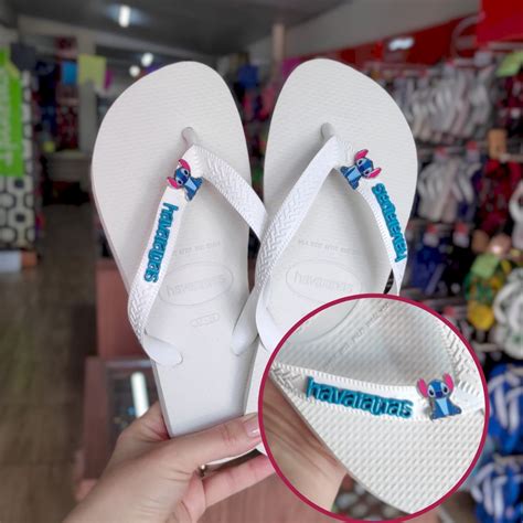 Chinelo Havaianas Top Com Stitch Azul E Pingente Logo Na Tira Feminino