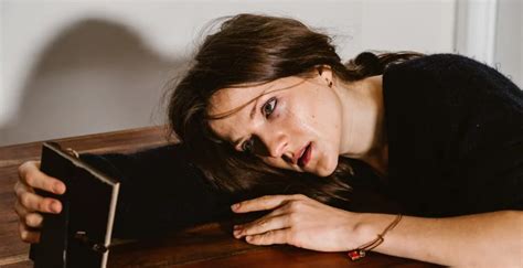 Top 8 Signs That Define Bare Minimum In A Relationship Loveists