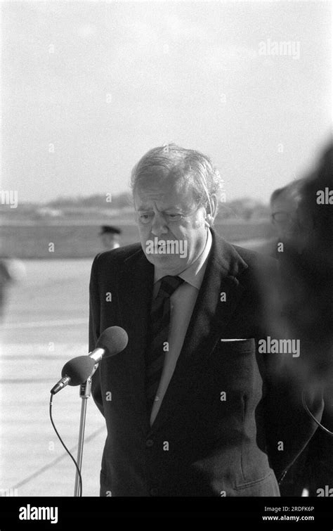 80 1723 Lord Christopher Soames Former Governor Of Southern Rhodesia 19 April 1980 Heathrow