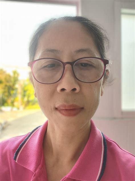 ตัวอยู่ที่ทำงาน ใจอยู่ใต้ต้นมะปราง สวนผักหน้าบ้าน กัญญา Facebook